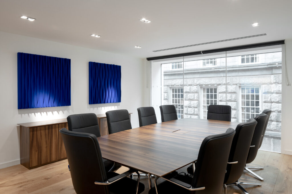 8 Facilities to Look for When Hiring a Meeting Room - Us And Co