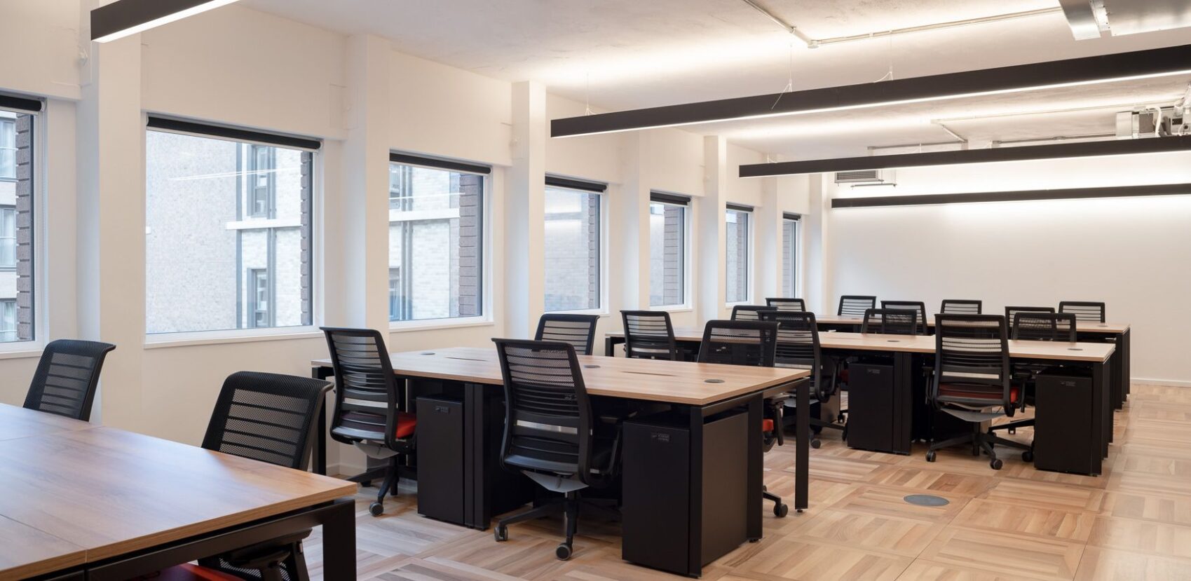 Everything You Need to Know About Hiring a Day Office - Us And Co