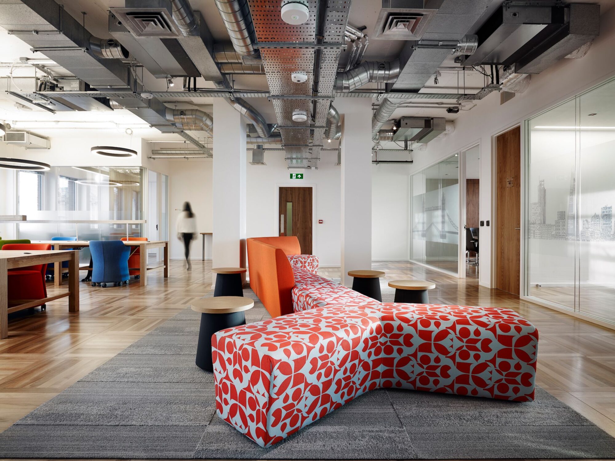 Everything You Need to Know About Hiring a Day Office - Us And Co